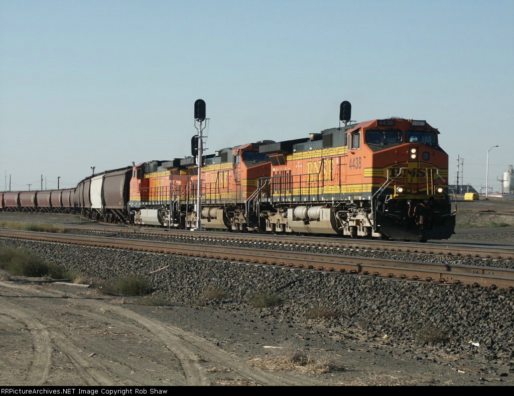 BNSF 4438